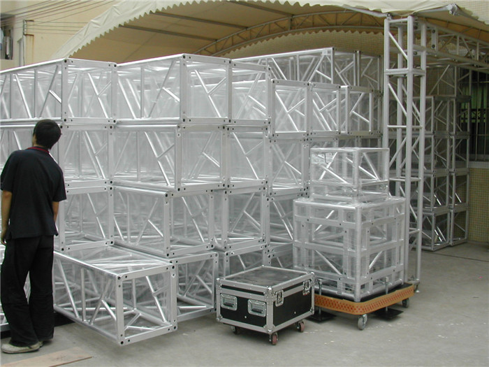 Metal Trussing 450mm Stage Truss Display Auto Show 18 Meters Maximum Span