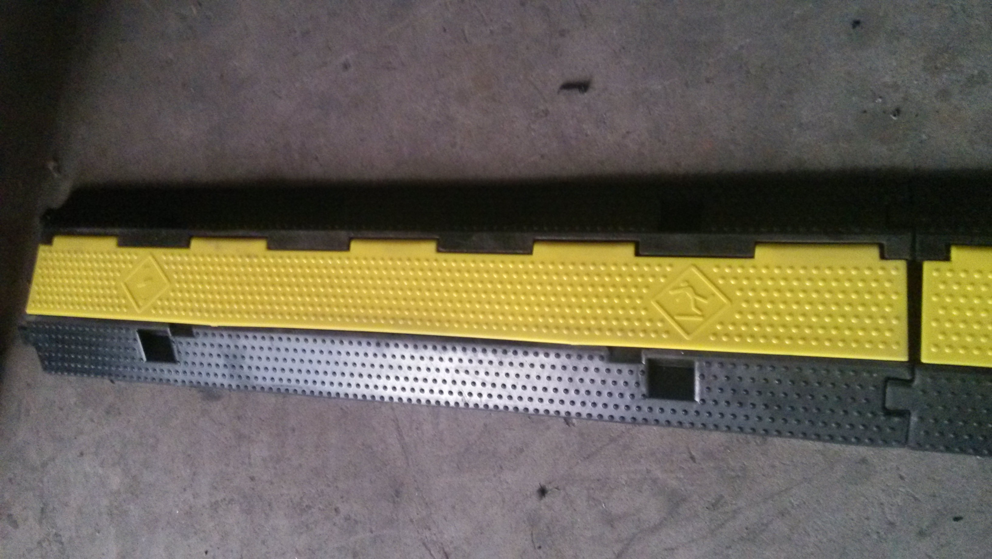 Cable Cross 2 Way Outdoor Rubber Cable Protector Stage Truss Fitting ...