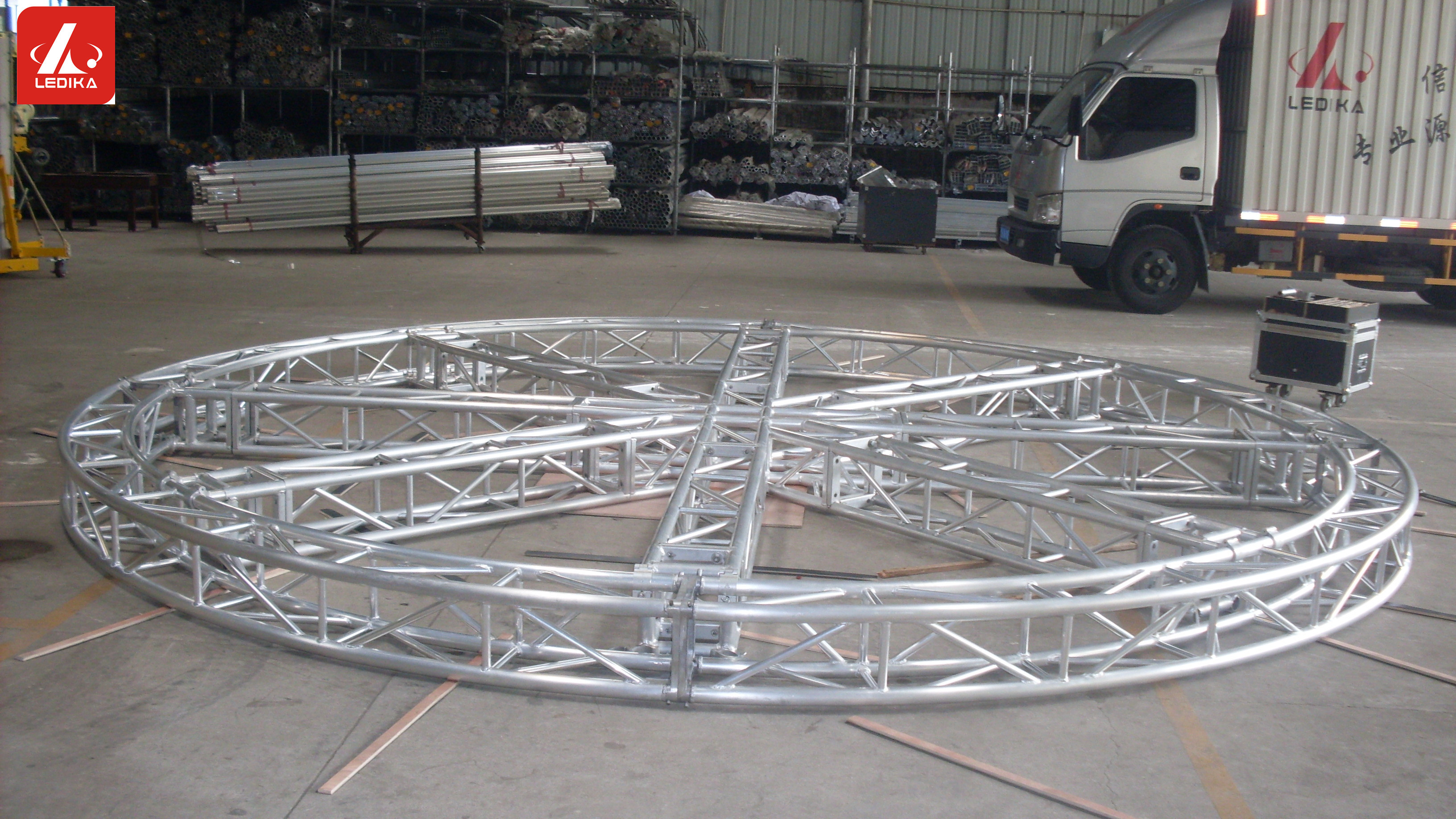 Spigot Circular Irregular Shape Aluminium Stage Truss For Indoor ...