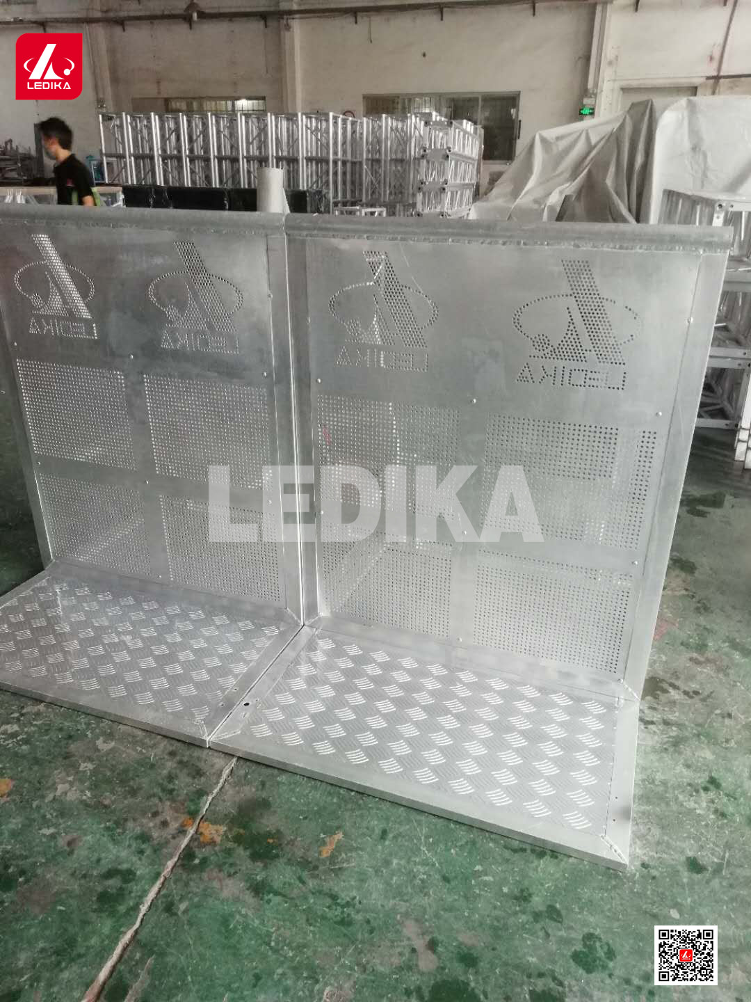 Stable Stage Metal Crowd Control Barriers Heavy Duty Interlocking Coated